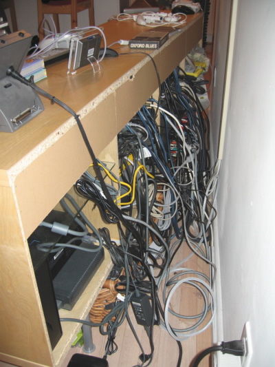 40 Most Disastrous Cable Messes | Geek About